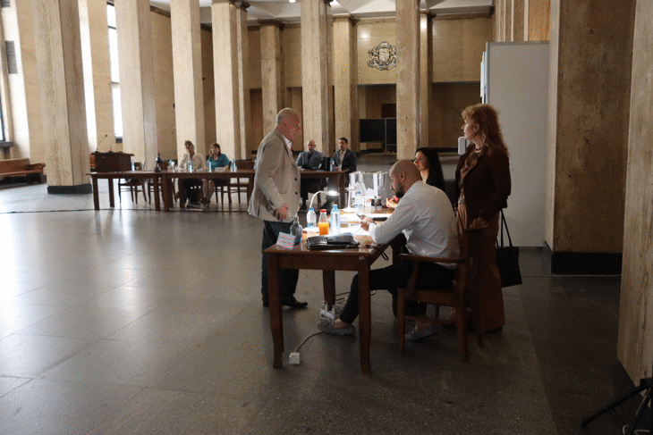 39,53 % е избирателната активност към 12.00 ч. при повторното гласуване ...